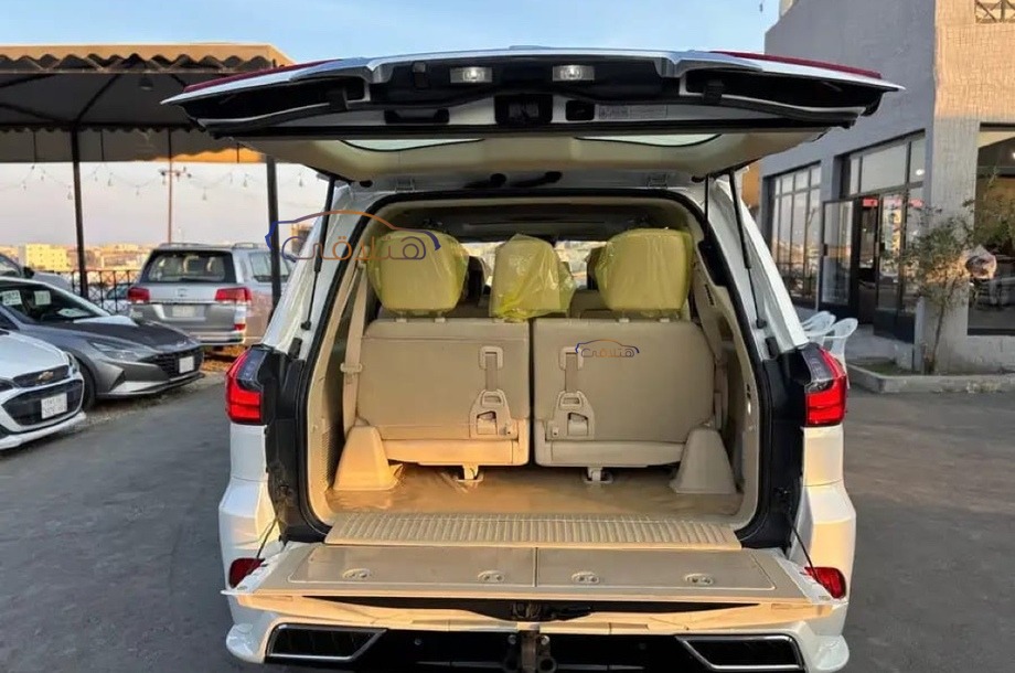 LX 570 Lexus 2017 Mecca White 6930002 - Car for sale : Hatla2ee