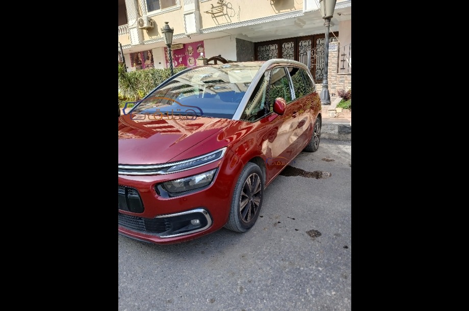 C4 Grand Picasso Citroën 2019 Maadi Red 6930163 - Car for sale : Hatla2ee