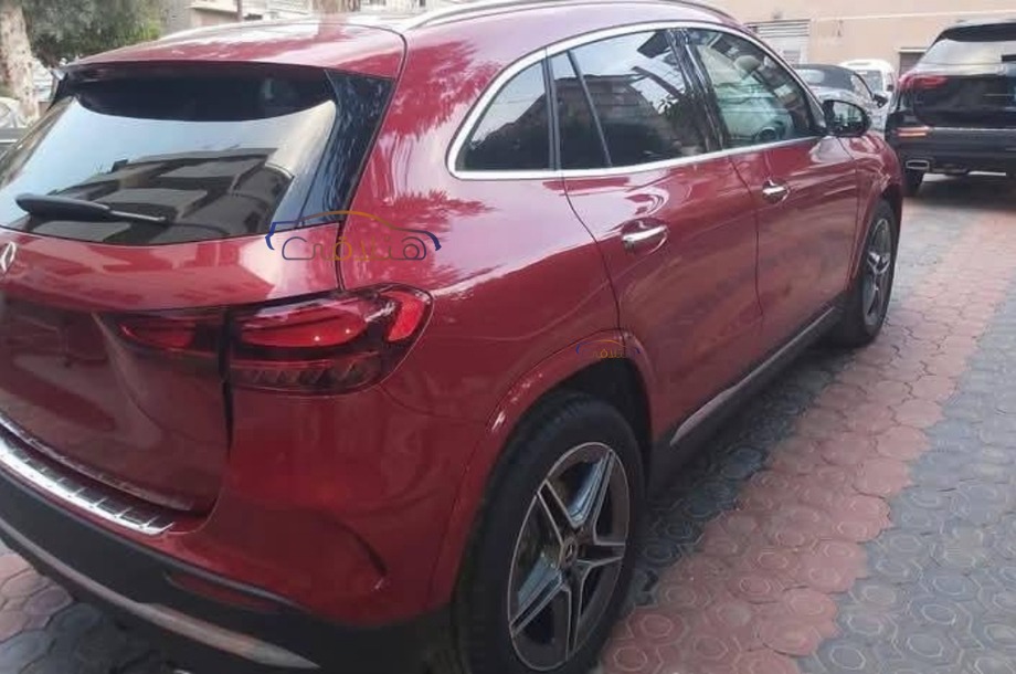 GLA 200 Mercedes 2024 Cairo Dark red 6935082 - Car for sale : Hatla2ee