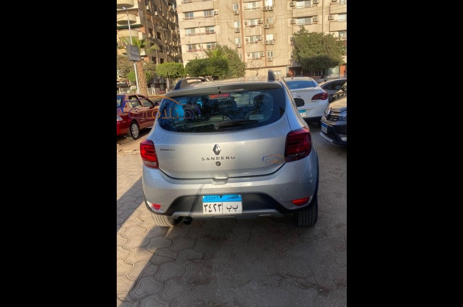 Sandero Step Way Renault 2023 Nasr city Silver 6935634 - Car for sale : Hatla2ee