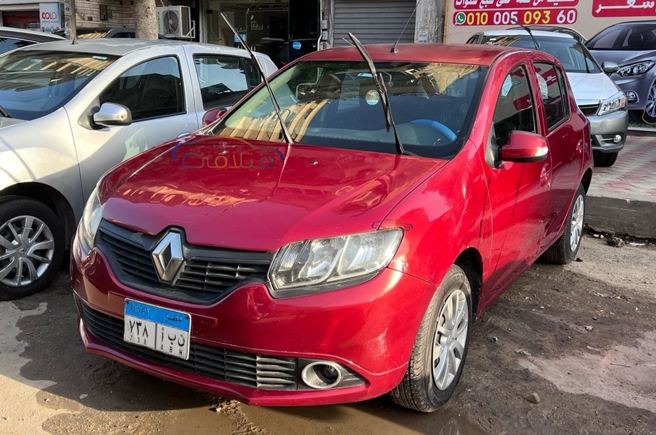 Sandero Renault 2017 Cairo Red 6936053 - Car for sale : Hatla2ee