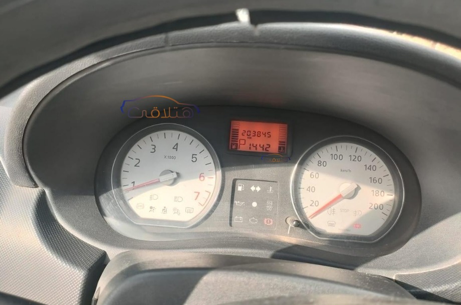 Sandero Renault 2013 Cairo Silver 6938467 - Car for sale : Hatla2ee