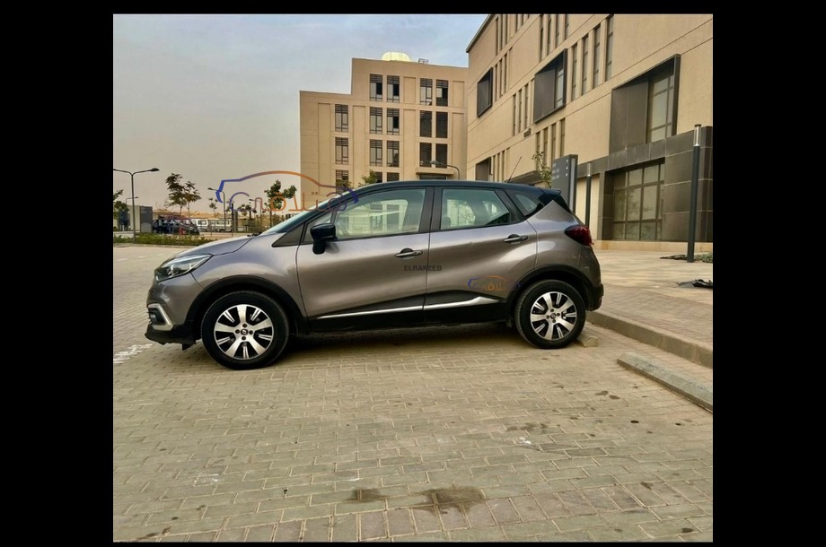 Captur Renault 2018 Nasr city Dark grey 6941784 - Car for sale : Hatla2ee