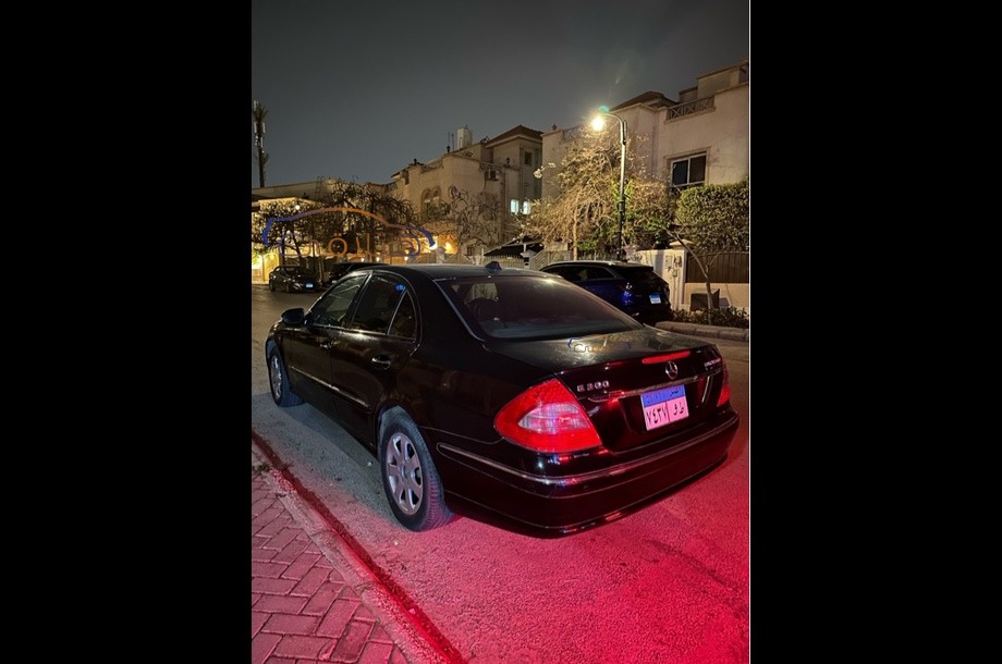E 200 Mercedes 2008 6 October Black 6944022 - Car for sale : Hatla2ee