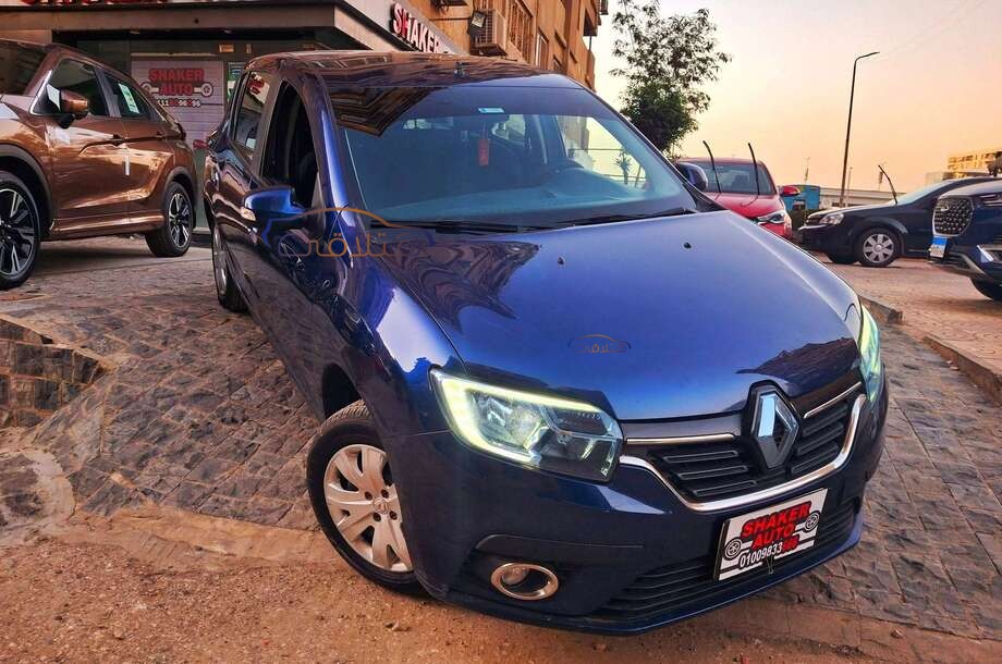 Sandero Renault 2019 Cairo Dark blue 6951158 - Car for sale : Hatla2ee