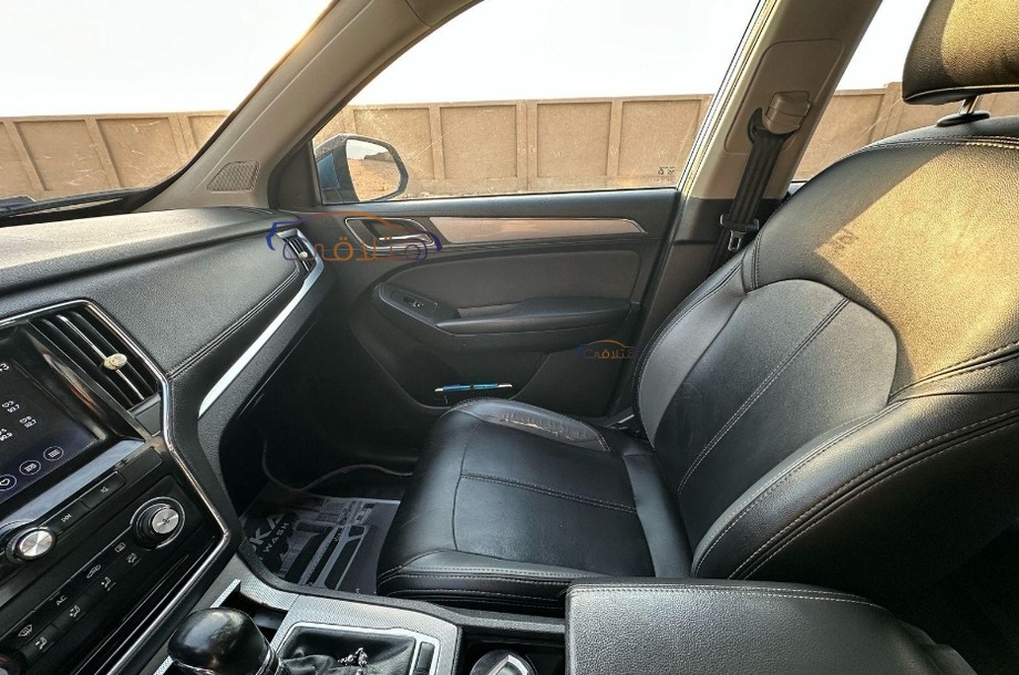 Rx5 MG 2019 Cairo Blue 6953424 - Car for sale : Hatla2ee