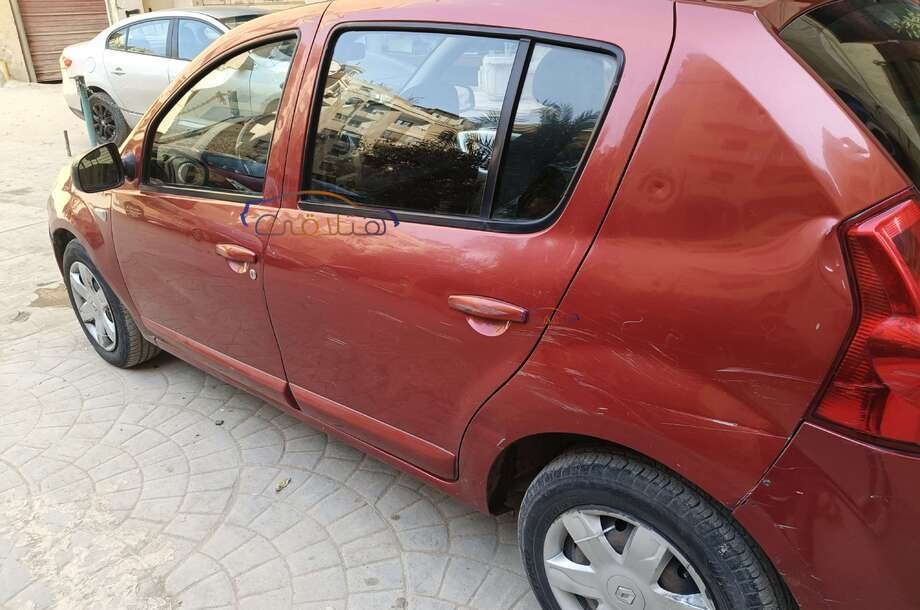Sandero Renault 2013 Cairo Red 6979259 - Car for sale : Hatla2ee