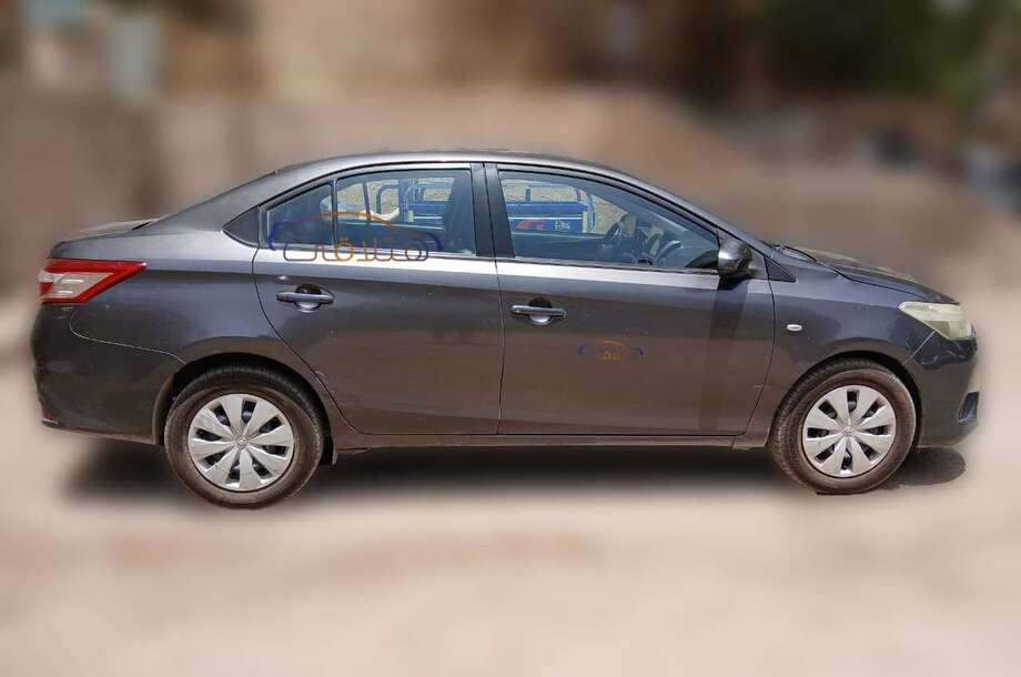 Yaris Toyota 2015 Pyramids Gardens Gray 6981498 - Car for sale : Hatla2ee