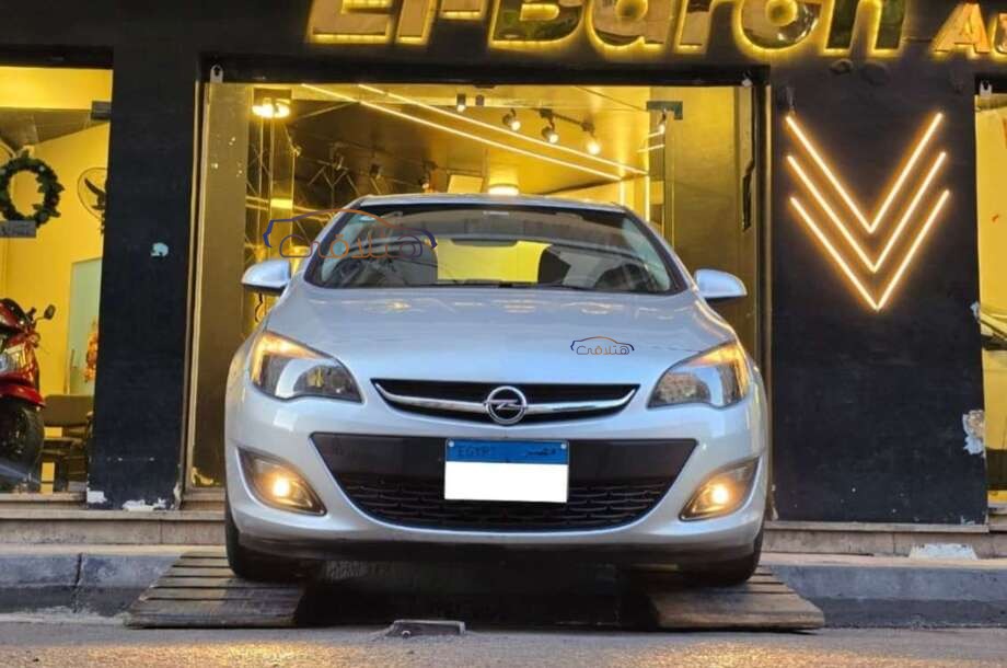 Astra Opel 2020 Alexandria Silver 6986391 - Car for sale : Hatla2ee