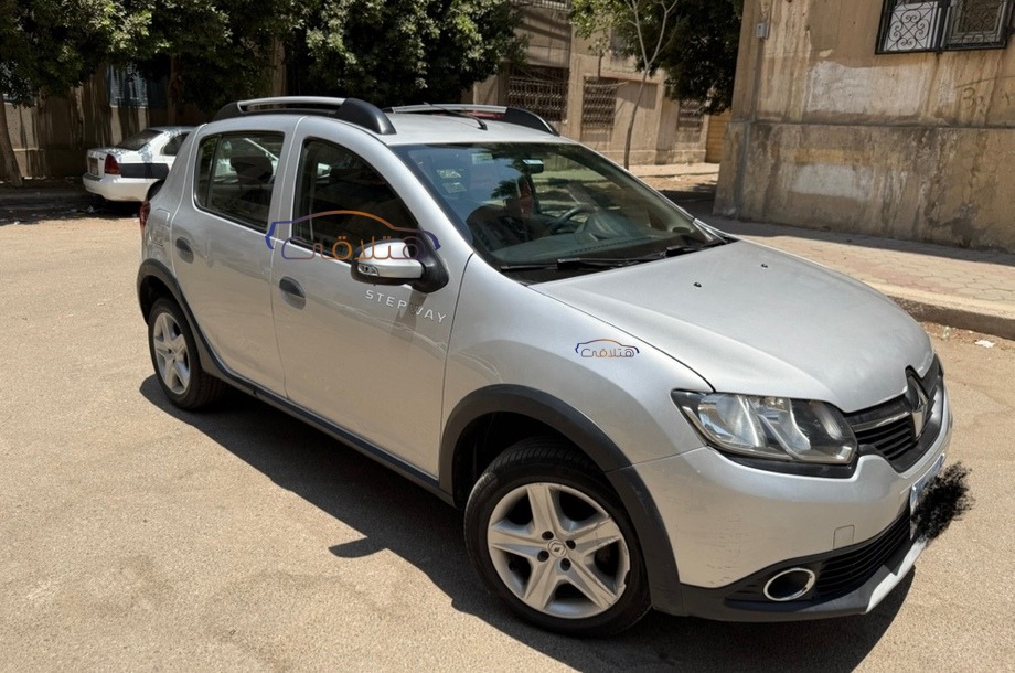 Sandero Step Way Renault 2017 Nasr city Silver 6995843 - Car for sale : Hatla2ee