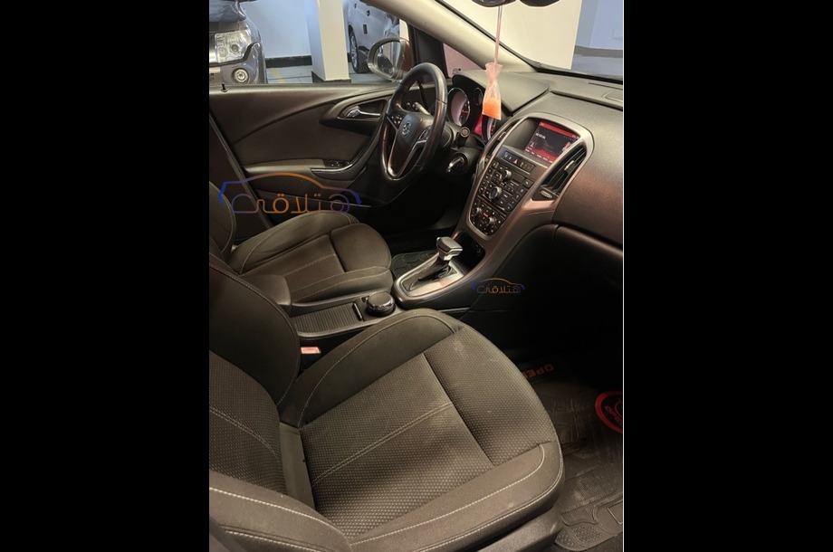 Astra Opel 2018 Heliopolis Dark red 7004939 - Car for sale : Hatla2ee