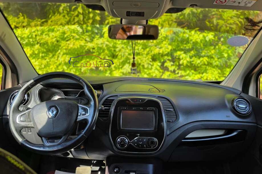 Captur Renault 2017 Nasr city Beige 7005982 - Car for sale : Hatla2ee