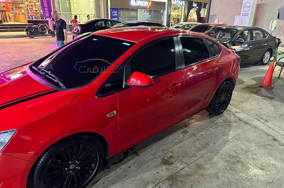 Astra Opel 2015 Giza Red 7009392 - Car for sale : Hatla2ee
