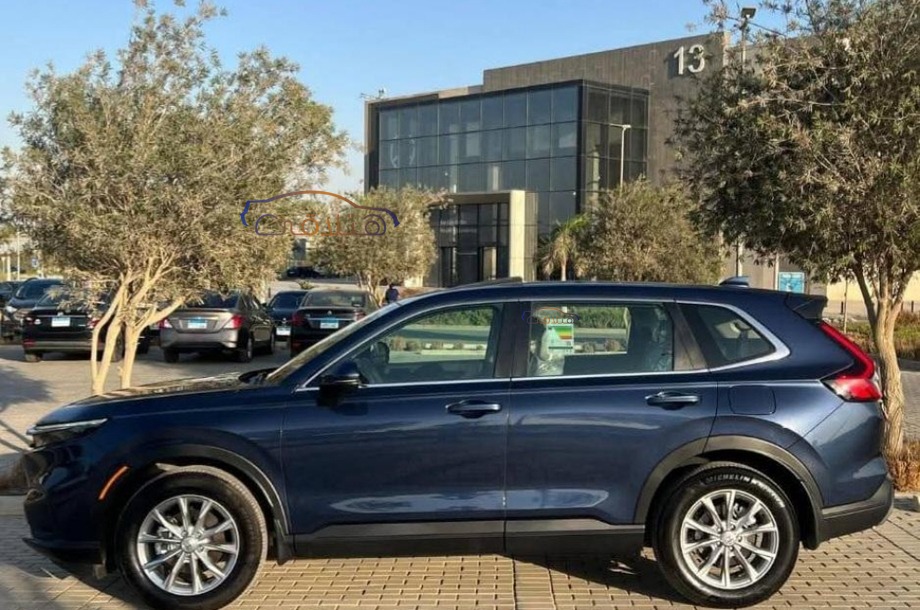 CRV Honda 2025 6 October Dark blue 7010904 - Car for sale : Hatla2ee