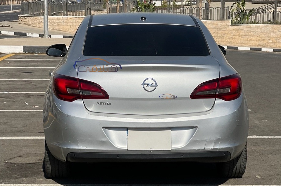 Astra Opel 2017 Mokattam Silver 7015458 - Car for sale : Hatla2ee