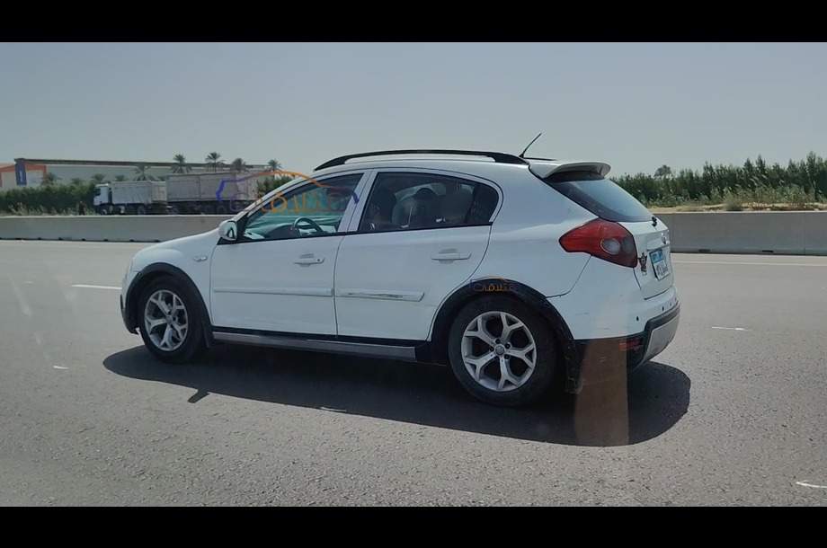 FRV Cross Brilliance 2013 Cairo White 7021437 - Car for sale : Hatla2ee