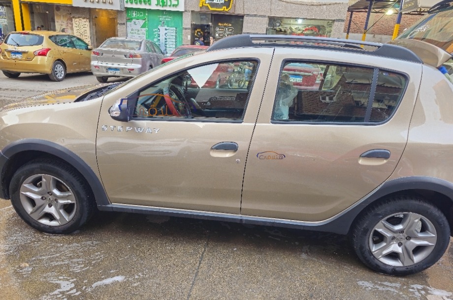Sandero Step Way Renault 2021 Sohag Champagne 7024137 - Car for sale ...