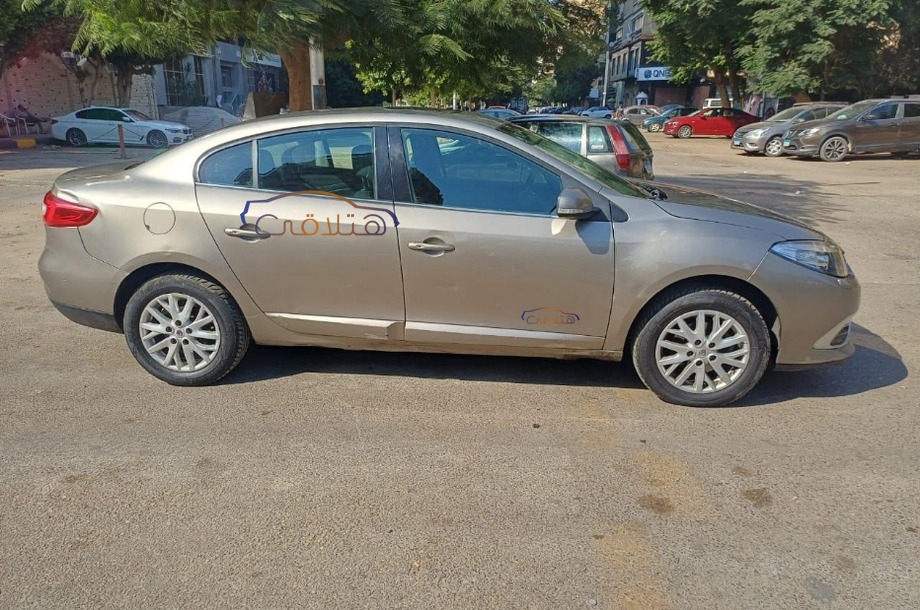 Fluence Renault 2017 Maadi Bronze 7033258 - Car for sale : Hatla2ee