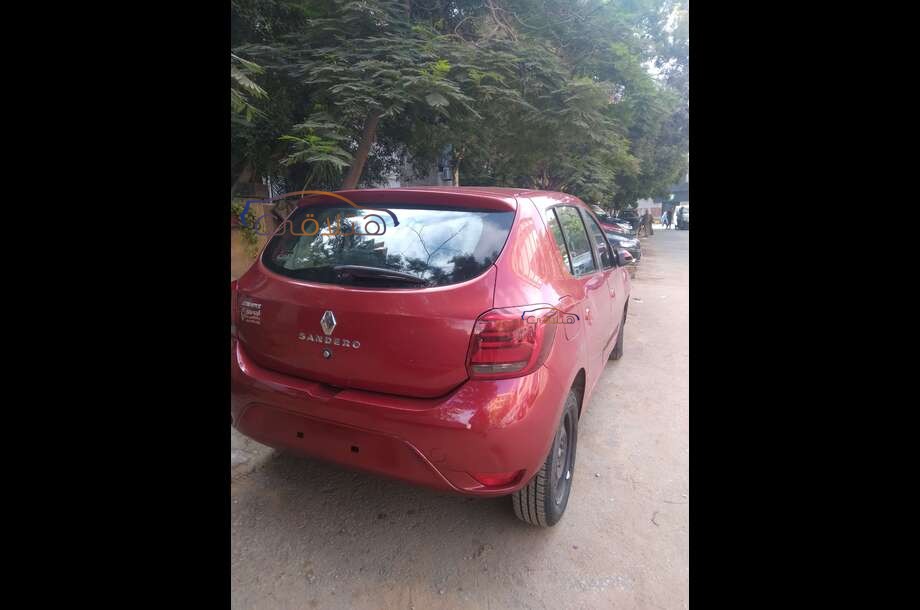 Sandero Renault 2017 Nasr city Red 7036445 - Car for sale : Hatla2ee