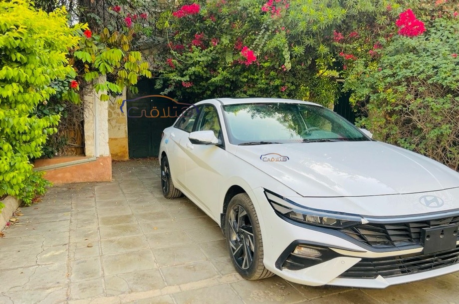Elantra CN7 Hyundai 2023 Giza White 7054009 - Car for sale : Hatla2ee