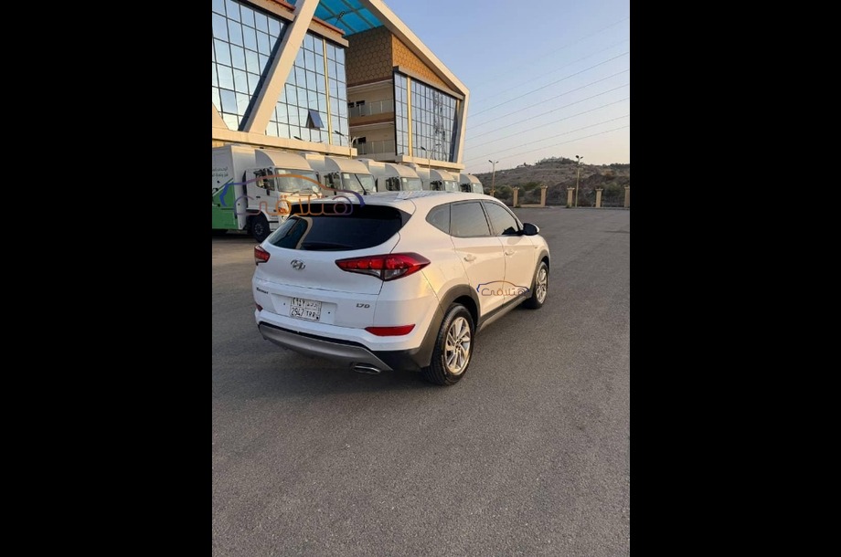 Tucson Hyundai 2018 Riyadh White 7055557 - Car for sale : Hatla2ee