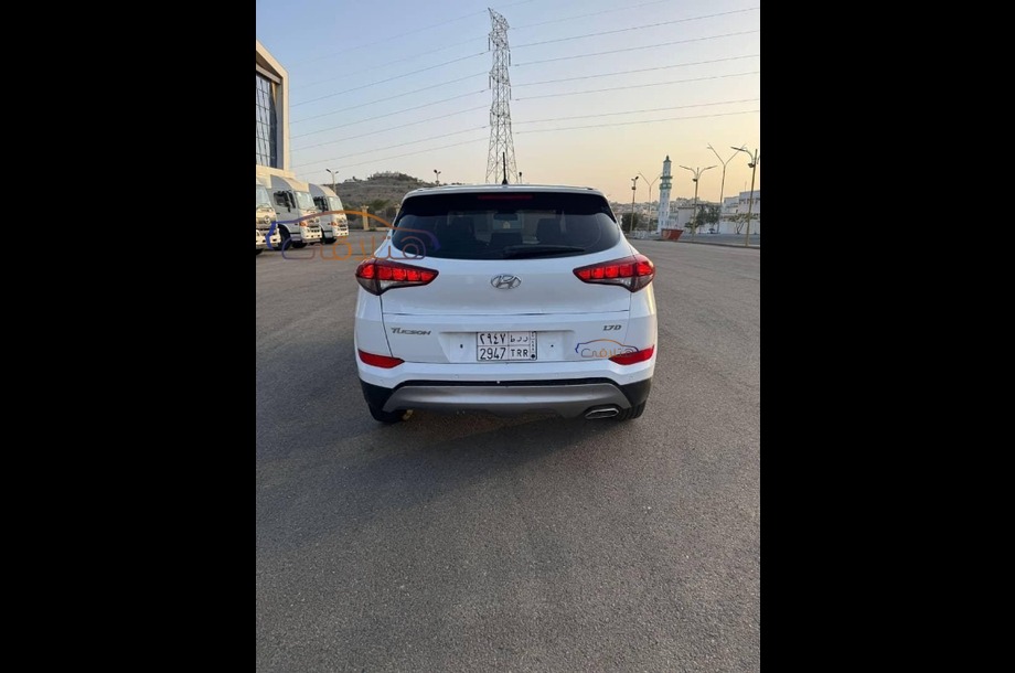 Tucson Hyundai 2018 Riyadh White 7055557 - Car for sale : Hatla2ee