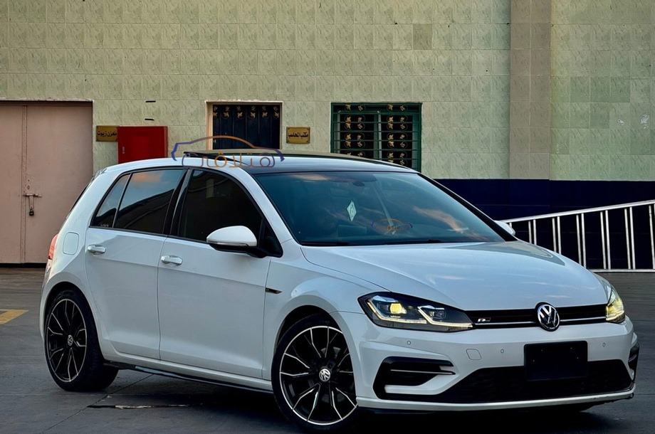 Golf 7 Volkswagen 2018 Port Said White 7057266 - Car for sale : Hatla2ee