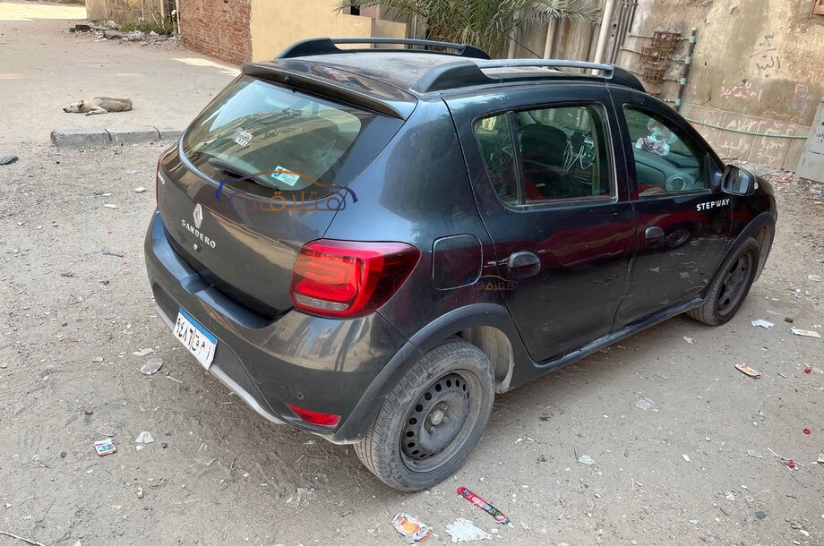 Sandero Step Way Renault 2021 Cairo Black 7072339 - Car for sale : Hatla2ee