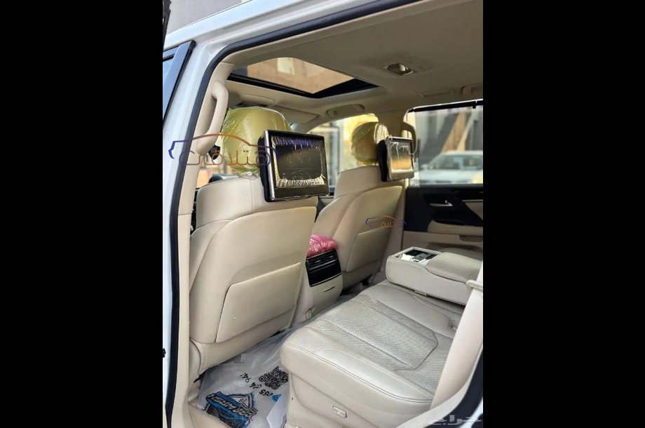 LX 570 Lexus 2017 Jeddah White 7098784 - Car for sale : Hatla2ee