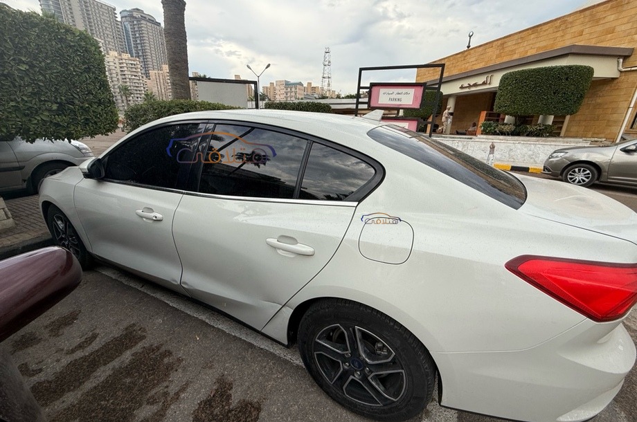 Focus Ford 2021 Alexandria Silver 7099650 - Car for sale : Hatla2ee