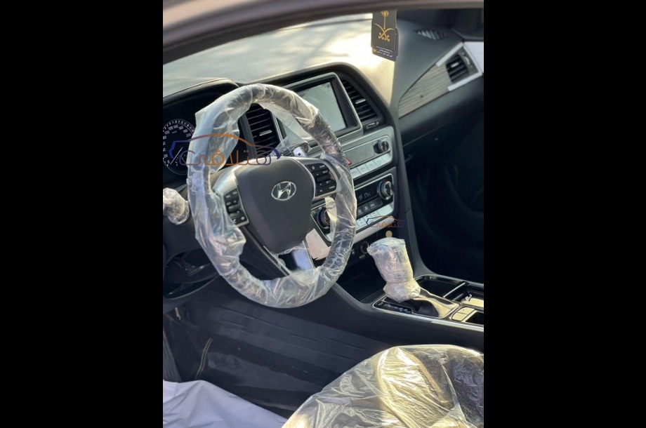 Sonata Hyundai 2019 Riyadh Silver 7105088 - Car for sale : Hatla2ee