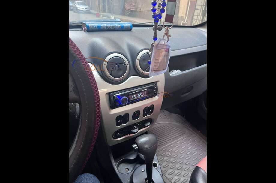 Sandero Renault 2013 Cairo Red 7105544 - Car for sale : Hatla2ee