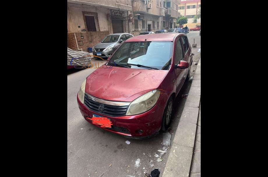 Sandero Renault 2013 Cairo Red 7105544 - Car for sale : Hatla2ee